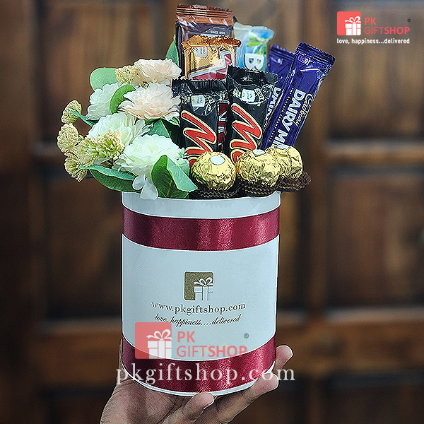 Send FLORAL CHOCO BOX to Pakistan | Online Gifts delivery in Pakistan