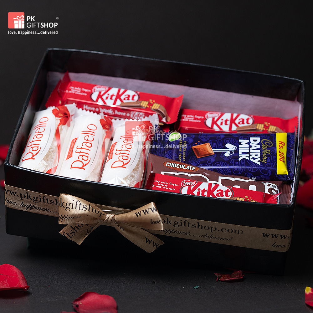 Send FAVOURITE CHOCOLATE BOX to Pakistan | Online Gifts delivery in ...