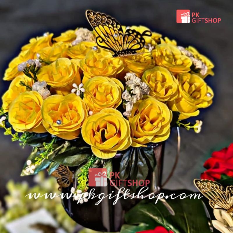 Send YELLOW ROSES IN GIFT BOX to Pakistan | Online Gifts delivery in ...